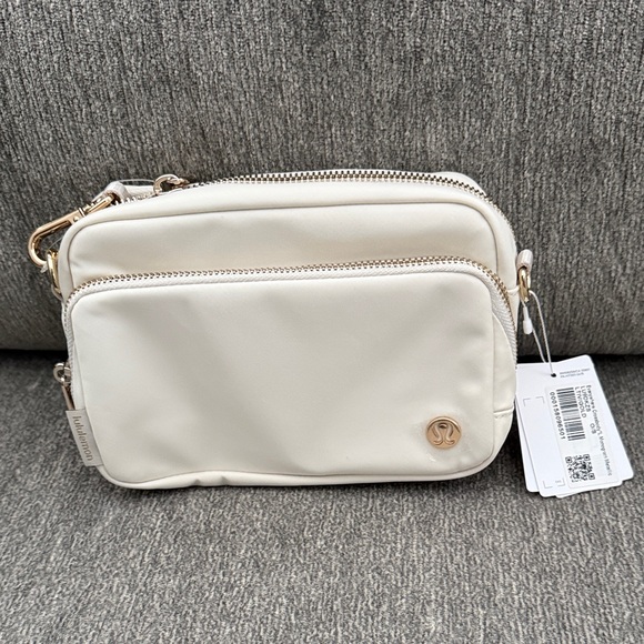lululemon athletica | Bags | Nwt Lululemon Everywhere Crossbody Bag 2ll ...